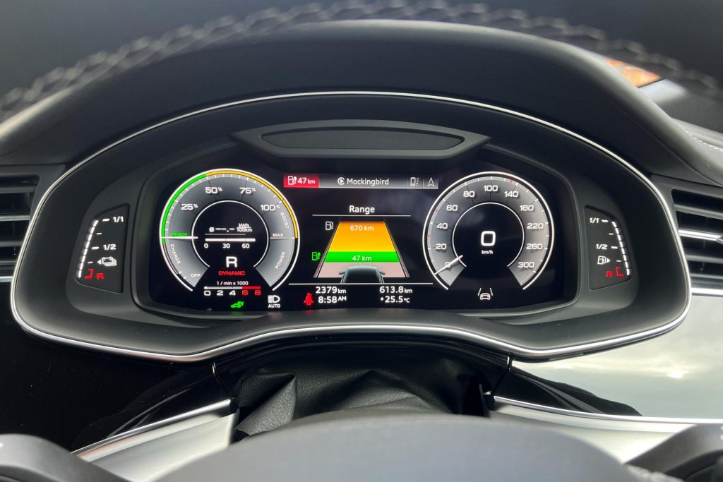 Audi Q8 PHEV 60 TFSI e quattro S Line driven 2024 - Motoring Minute