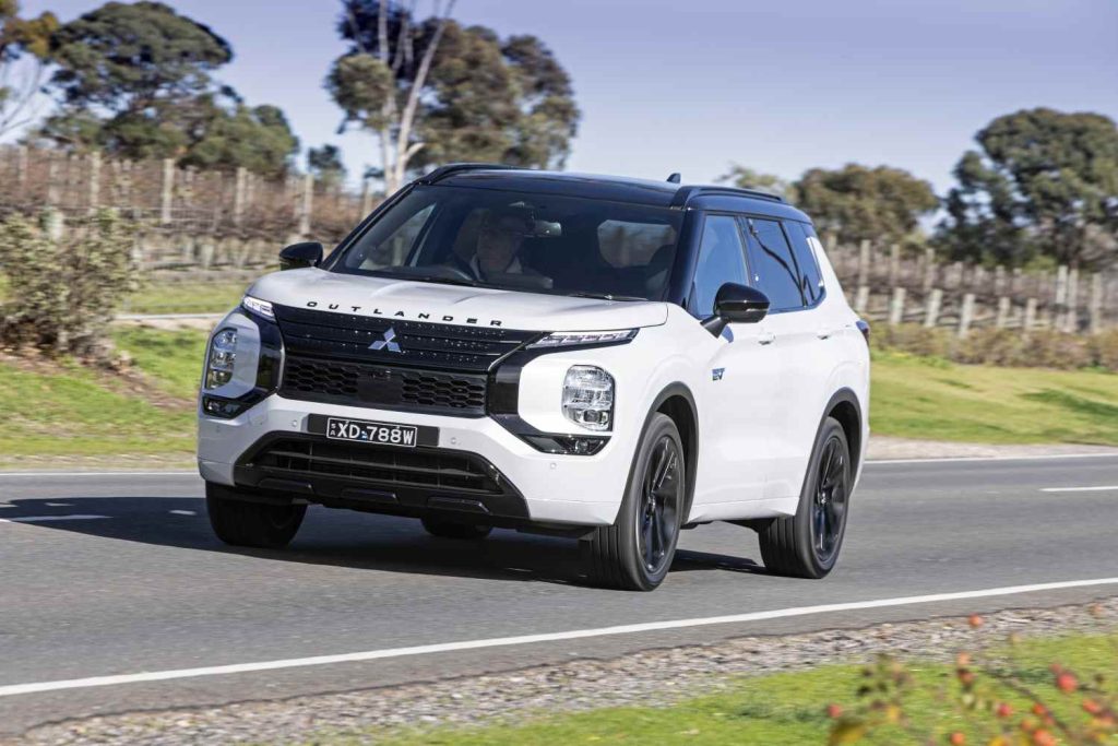 Mitsubishi Outlander PHEV GSR driven for 2025 - Motoring Minute