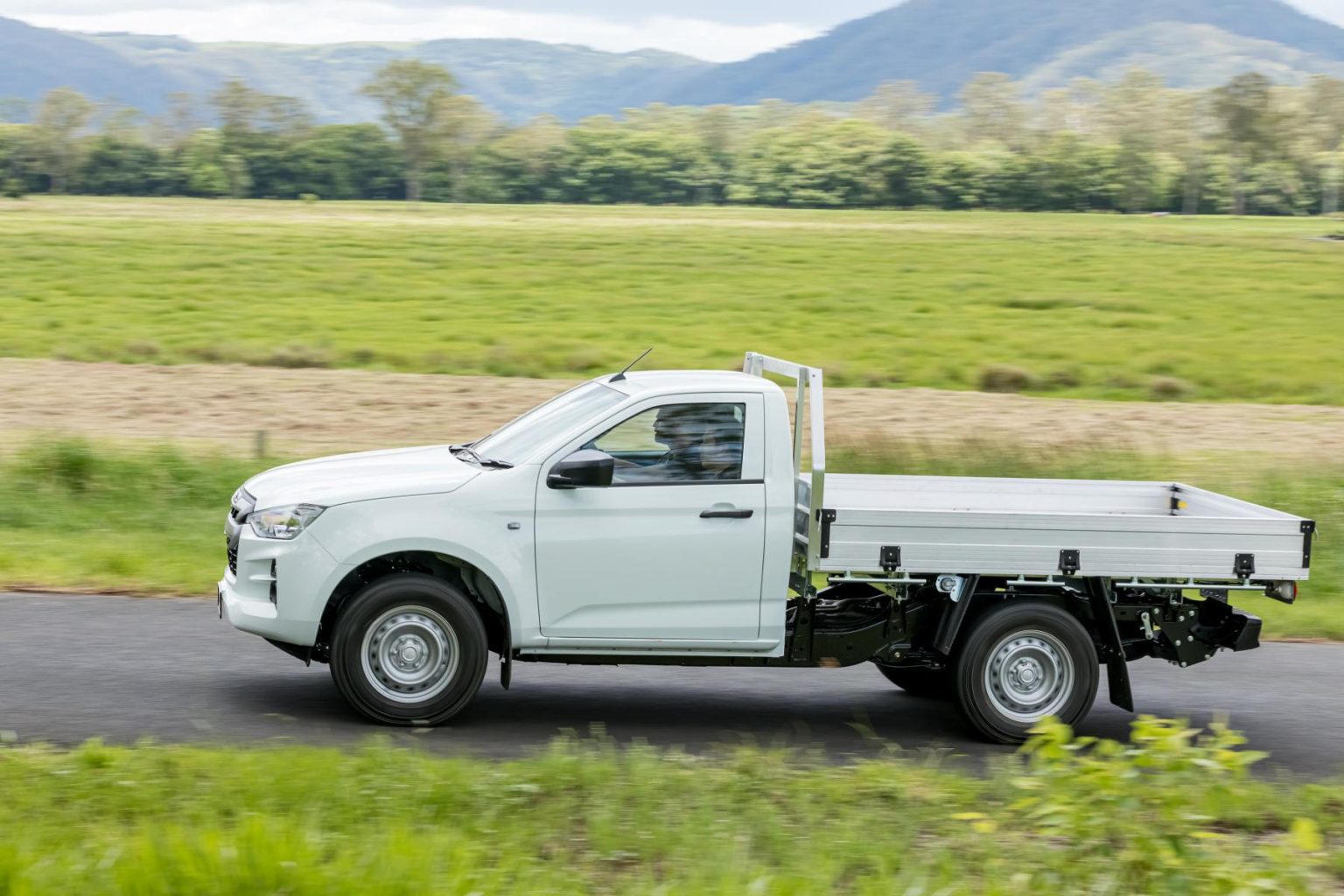 Isuzu D-Max SX Single Cab Chassis 4X2 1.9L Ute review - Motoring Minute