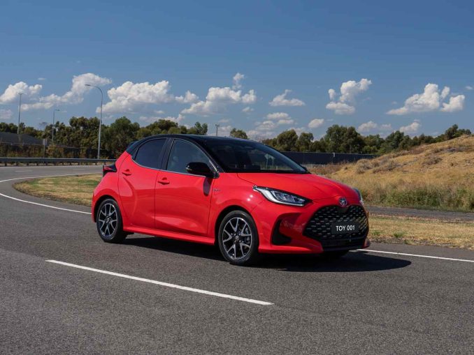 Toyota LC79 GXL Dual Cab 4WD Ute driven for 2025 - Motoring Minute