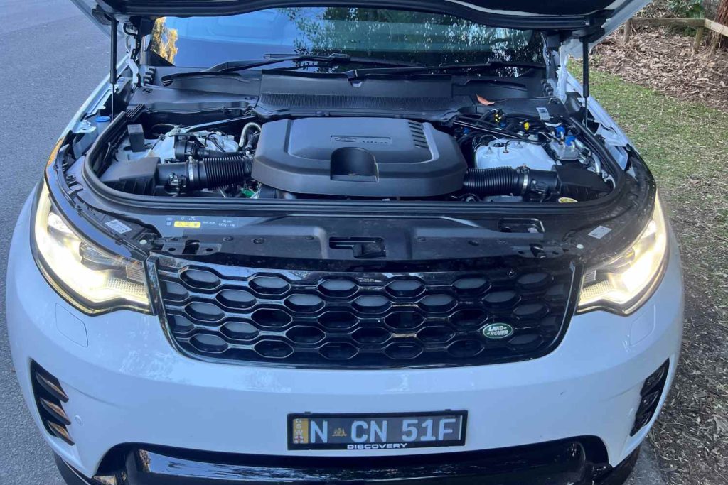 Land Rover Discovery D350 35th Anniversary edition driven for 2025 ...